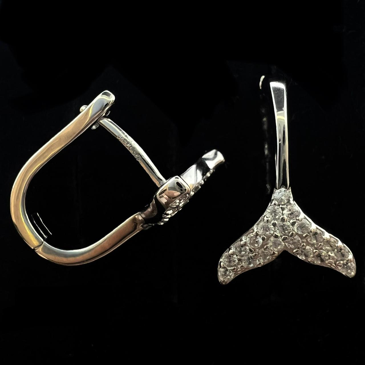 Fish Tail Lobe Ear Piercing – LAMOE